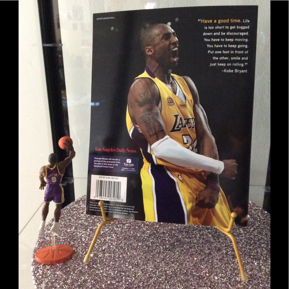 Kobe Bryant Magazine With Figure - Gem